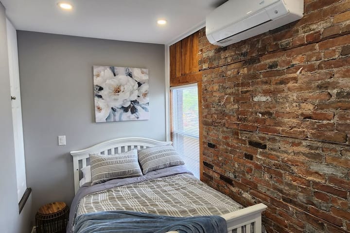 Executive 2bd 58" Tv+wifi+ac+parking+kitchen - カナダ ウィンザー