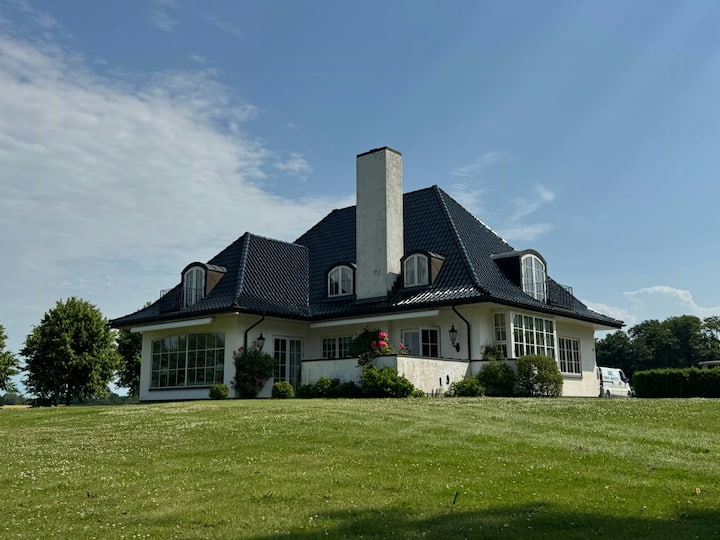 Manor House Overlooking Fields And Garden - Danemark