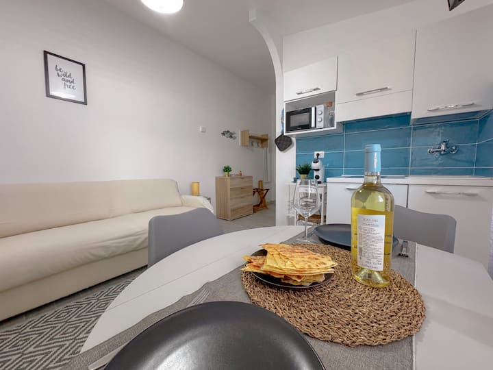 Main Road Stintino Apt – Wi-fi & Private Parking - Stintino