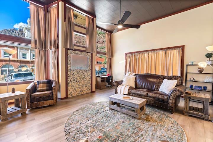 New Listing! Main St Getaway | Desk | Downtown - Ouray, CO
