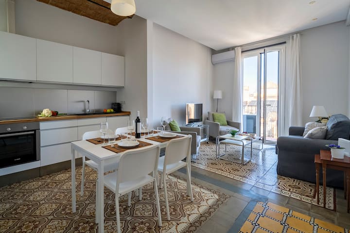 Light Apartment In Villa De Gracia Barcelona - Barcellona