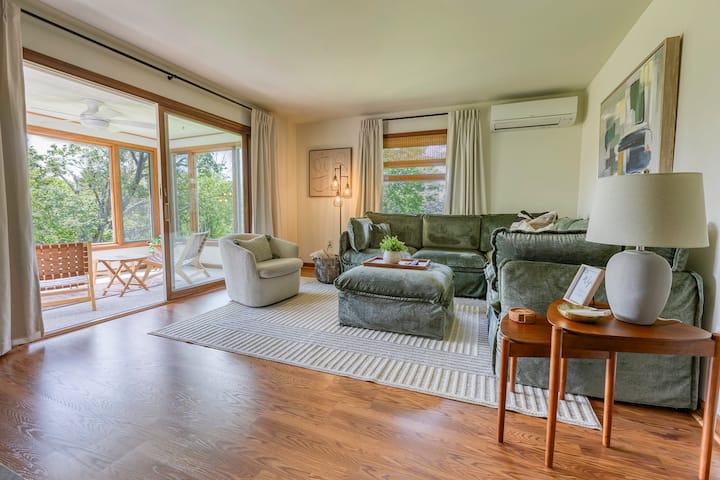 Richmond Ranch W/ Hot Tub By Evergreen Home - Pittsfield, MA