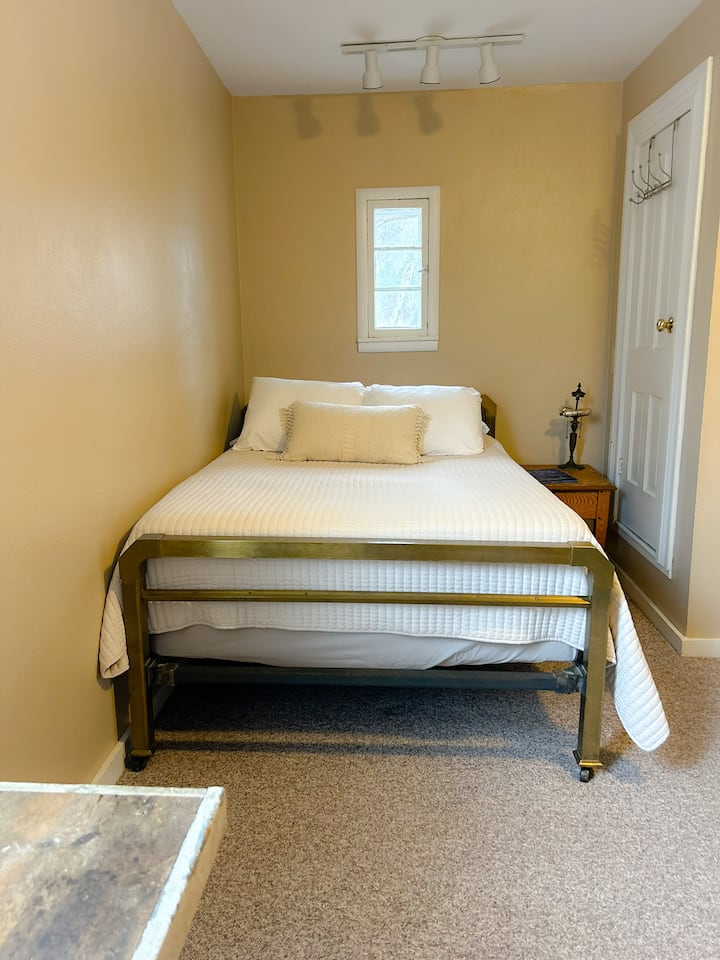 Houghton Suite At Great Water Inn - Dog Friendly! - Bayfield, WI