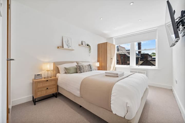 Spacious Apartment For 8 Guests - Liverpool