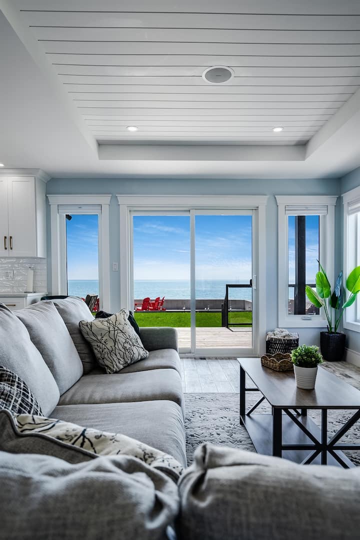 Sunset Cove Waterfront Retreat - Leamington