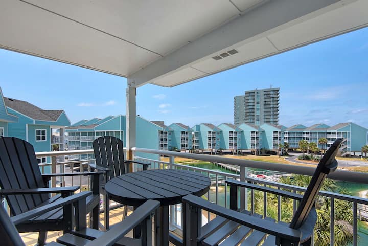 Soundfront Getaway | Baywatch F9 | Pool Access - Pensacola Beach, FL