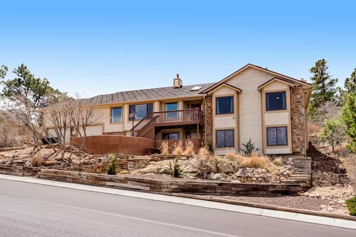 Large 5 Br Clean And Tidy - Colorado Springs, CO