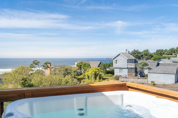 Oceanview, Walk To Beach & Hot Tub | Sea Breeze - Newport, OR