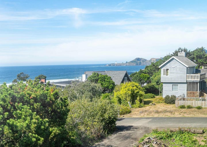 Coastal Retreat, Ocean Views, Hot Tub - Sea Breeze - Newport, OR
