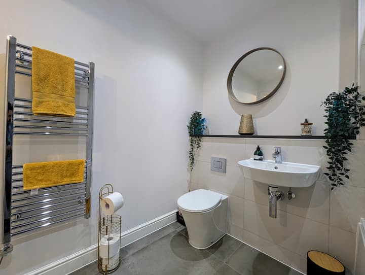 Family Friendly Stay Near London | Wifi - Epsom