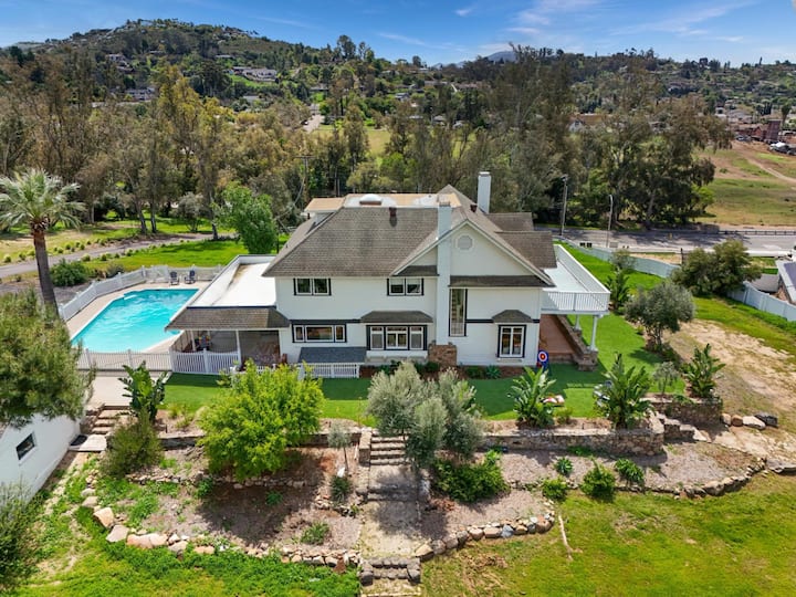 Timeless Retreat - Pool | Fire Pit | Family Haven - San Diego, CA