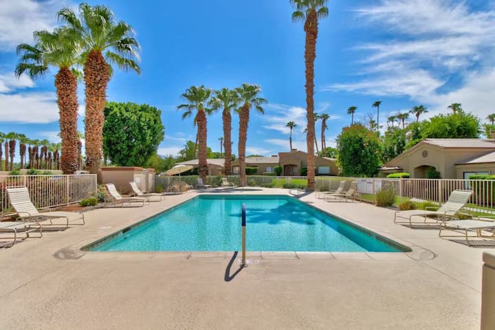 Fairway-view Condo W/ Pool, Spa & Club Access - Palm Desert, CA