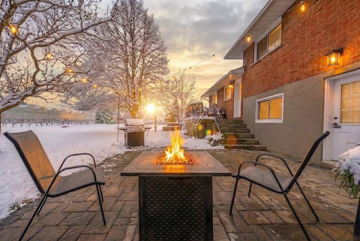 Escape To Our Riesling Retreat With Vineyard Views - Beamsville