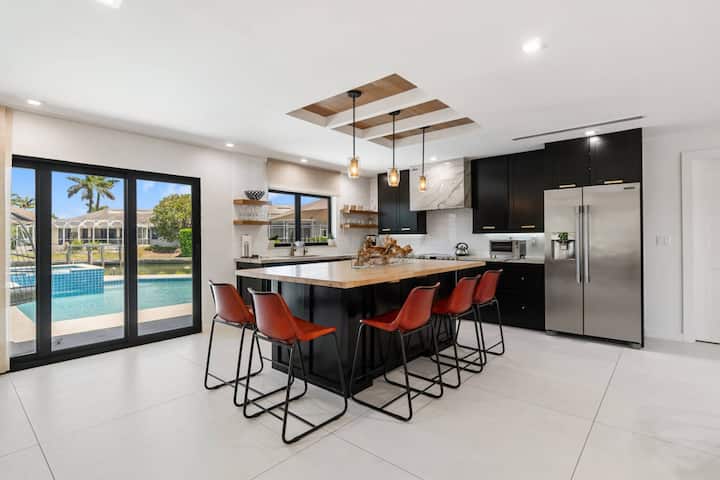 Designer Waterfront Home W/pool, Spa, Wifi & More - Marco Island, FL