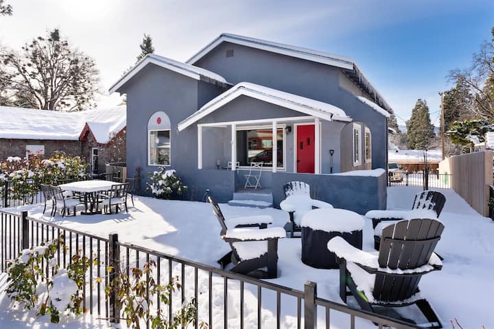 Bungalow On The Boulevard In Mt. Shasta - Mount Shasta, CA