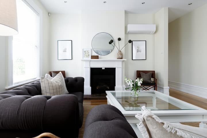 Large Family Home 2min Walk To Hospital W/ Parking - Tasmania