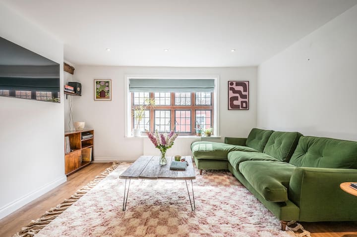57a Thoroughfare, Stylish Woodbridge Apartment - Woodbridge