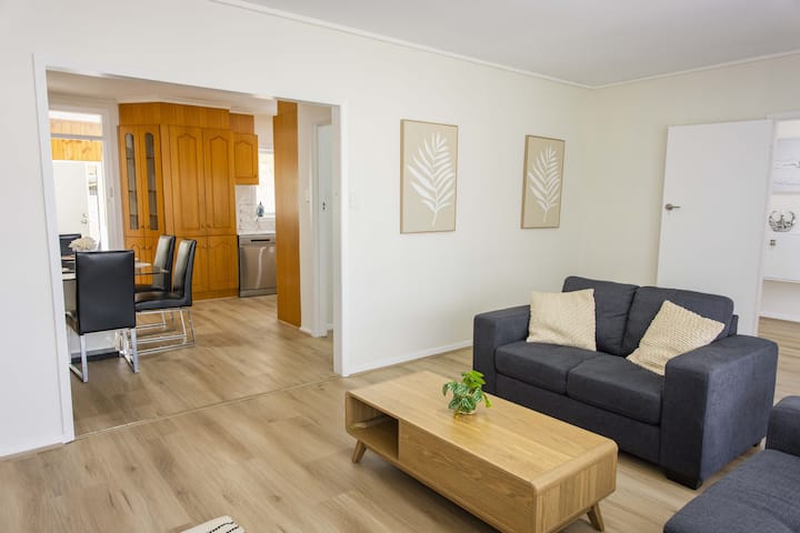 Newly Renovated 3 -Bedroom House In Werribee Cbd - City of Wyndham