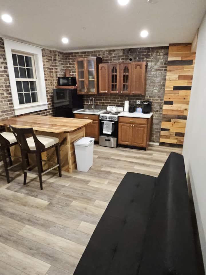 Modern 1br Apartment In Great Location! (Unit 203) - Maryville, TN