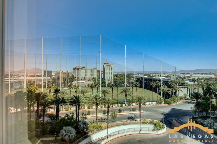Mgm Signature-06-716 Jacuzzi Studio Top Golf View - Las Vegas Strip, NV
