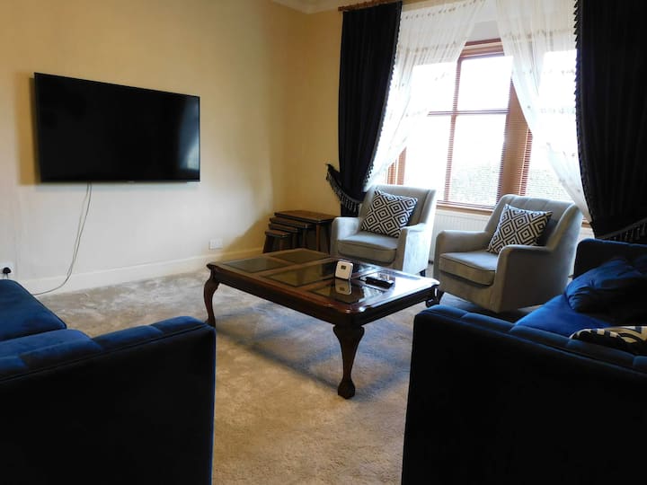 Spacious 3 Bed Family Friendly Home With Garden & - Glasgow