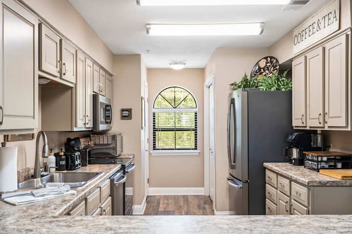 Cozy Comfort Retreat - For 6 - Branson, MO