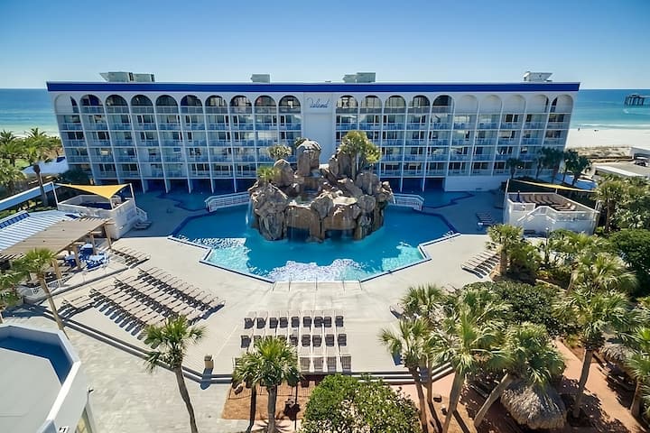 3 Beachside Rooms Close To Wild Willy's Adventure - Fort Walton Beach, FL