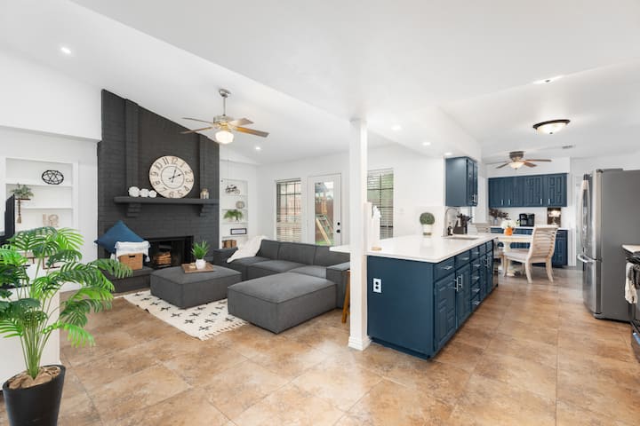 Modern Cozy 4br Getaway: Playset, Spacious House - 弗洛爾蒙特