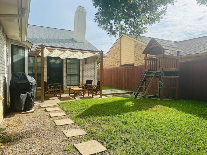 Flower Mound 4br | Yard, Playset + Wet Bar - Flower Mound, TX