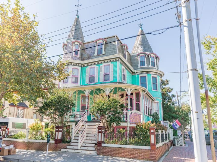 Downtown Cape May Penthouse W/ Deck - Cape May, NJ