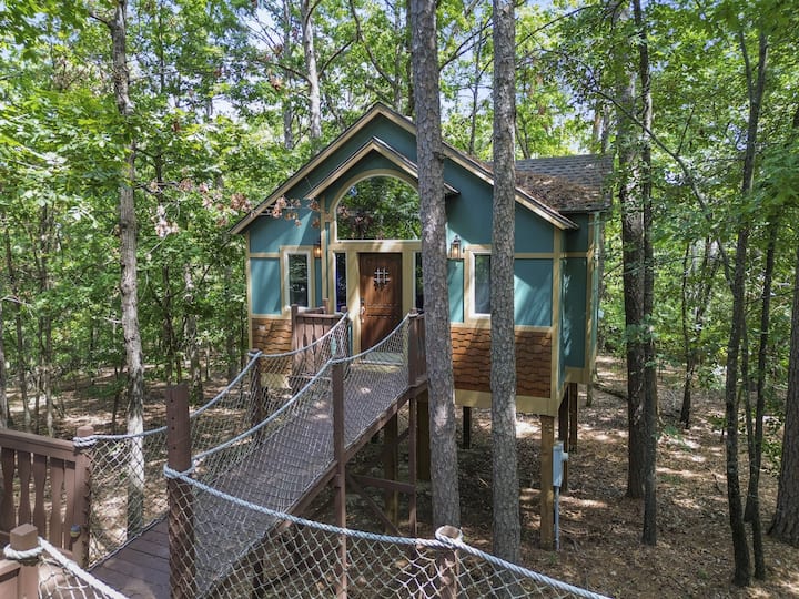 Big Pine Treehouse - Eureka Springs, AR