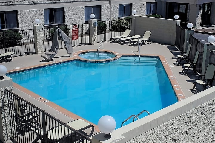Best Place To Unwind! Pool, Hot Tub, Free Parking - Arizona
