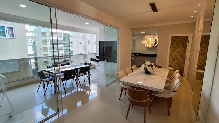 3 Suítes, Quadra Mar, Impecável - Pôrto Belo