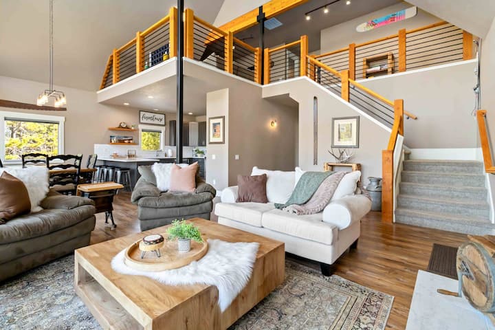 Fam Cabin W/ Games & Fireplace! 9 Min To Tamarack - Tamarack Ski Resort, ID