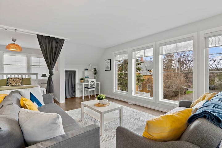 Local Loft • Downtown Okotoks • 2bd • Private - Okotoks