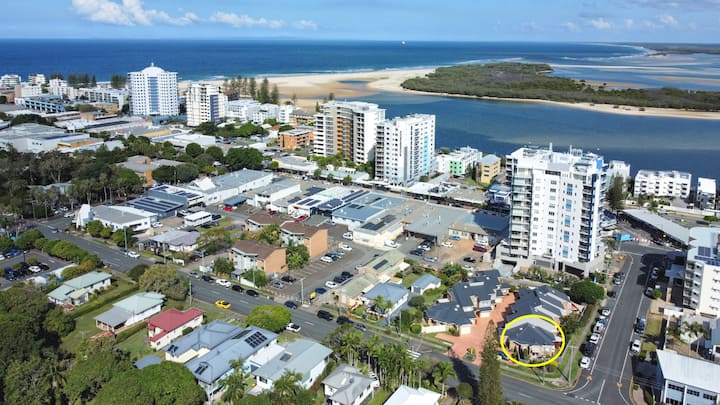 Cosy, Charming, Central Caloundra Getaway - Golden Beach