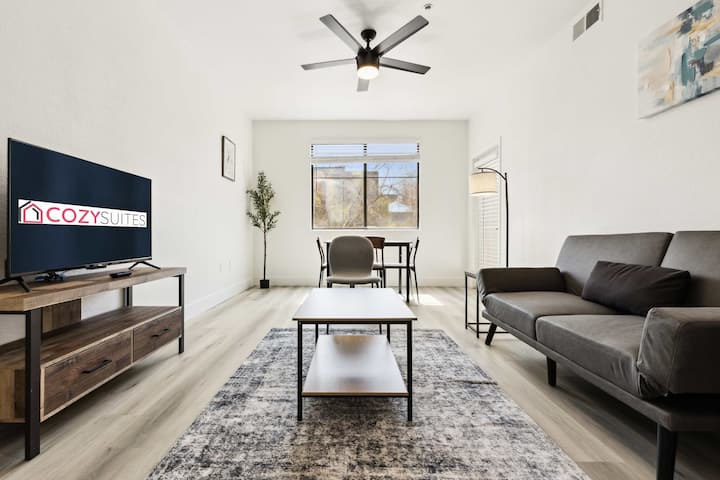 Cozysuites Glendale  - Westgate With Pool! 01 - Splash Pad, Glendale