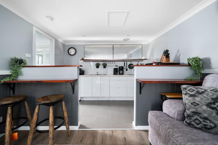 Neat & Tidy Studio With Firepit + Bikes, Near Cbd - Bathurst