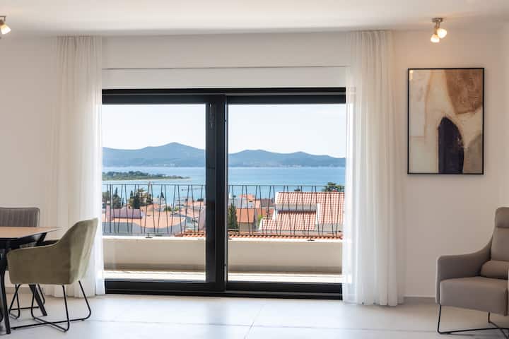 Elegant 3-bedroom Seaview Apartment With Rooftop T - Zadar