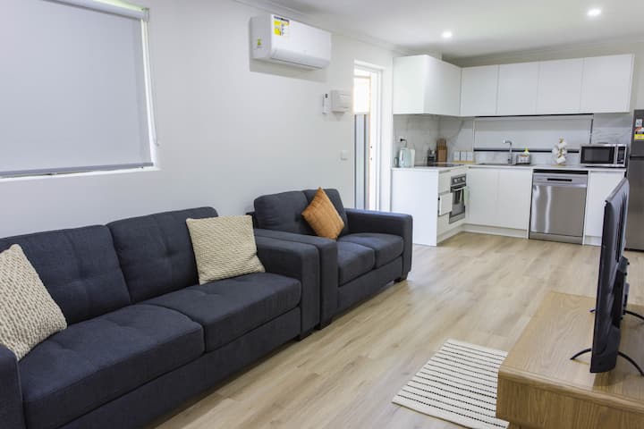 Brand New Backyard Guest House In Werribee Cbd - City of Wyndham