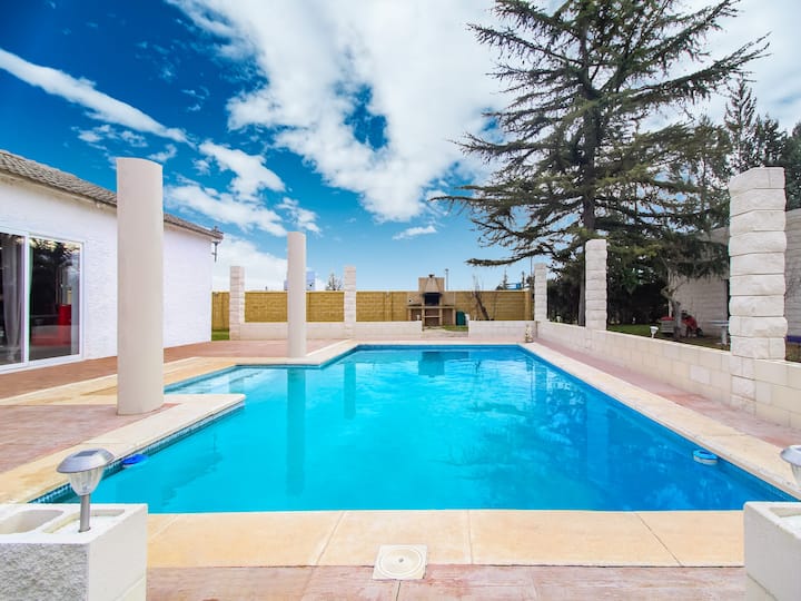 Villa In Villamuriel With Pool And Barbecue - Villamuriel de Cerrato