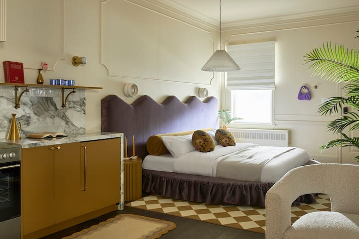 Hotel Julie Round Bed - Flat 9 - Stratford