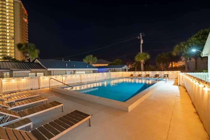 Remodeled Beach Hotel Pool -15n - Panama City Beach, FL