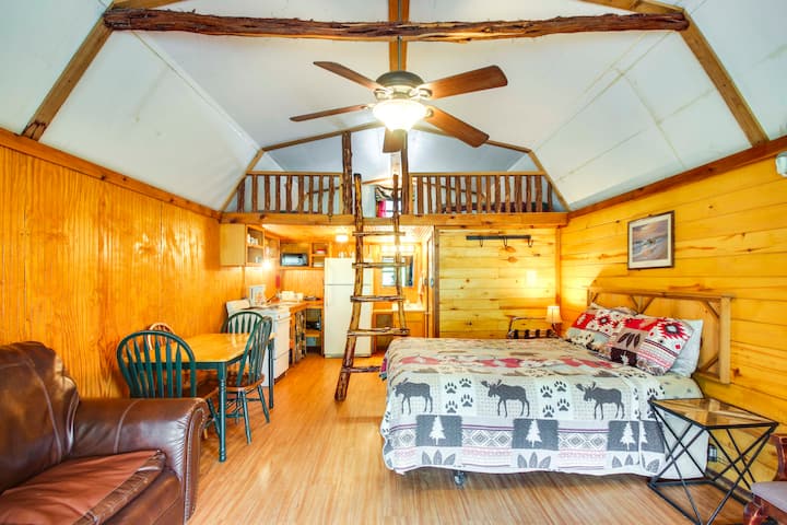 1/2 Mi To Turner Falls: 'Cabin 2' On Honey Creek - Treasure Valley Casino & Hotel