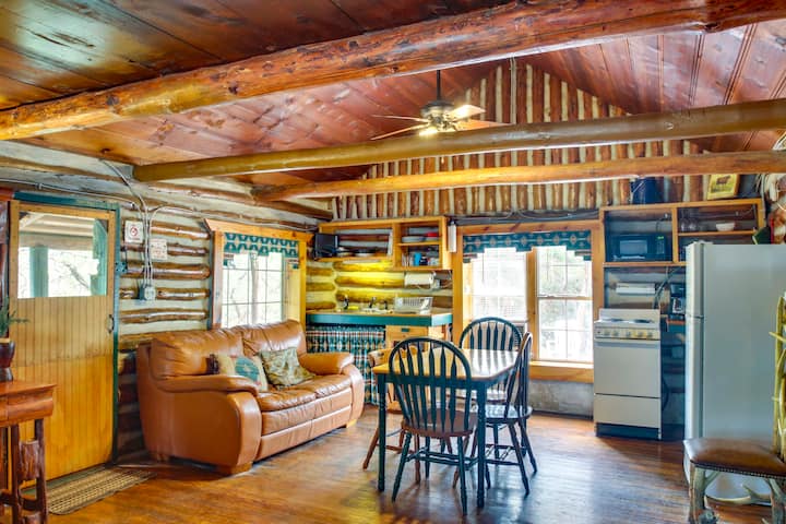 Cabin Near Arbuckle Mtns Trails & Waterfalls! - Davis, OK