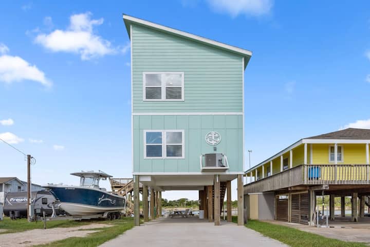New 2024 River House Waterfront Lighted Fish Pier - Matagorda, TX
