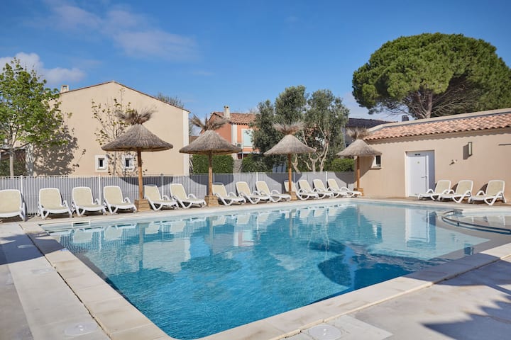 Maisonnette Abordable Et Climatisée + Parking - Aigues-Mortes