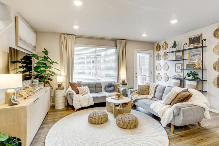 13 Mi To Dtwn Denver: Spacious Home W/ Balcony! - Denver, CO