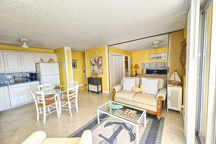 Don's Beachside Paradise- Fall Special - Fort Myers Beach, FL