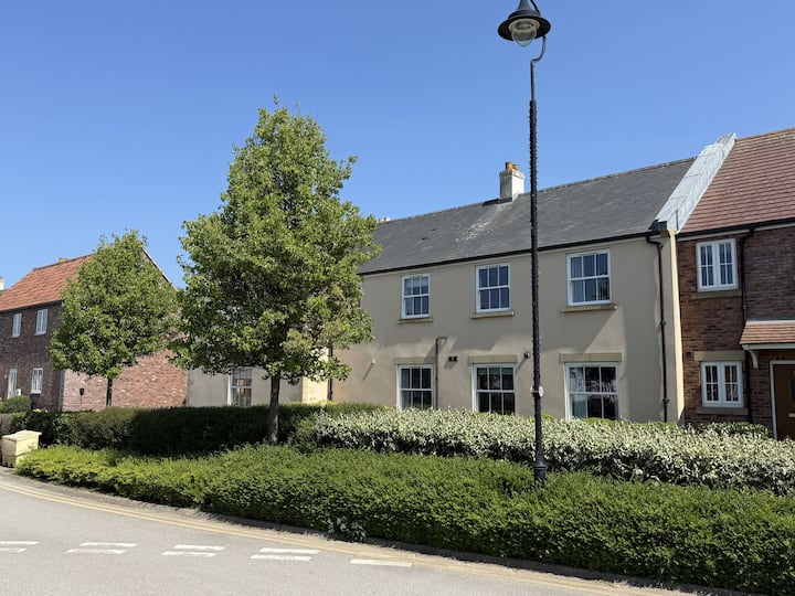 Nett's Coastal Escape - Pool And Beach Access - Filey